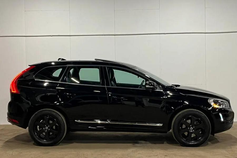 Black Volvo XC60 2014 in Jurmala, with an engine capacity of 2.40 L and mileage of 295 thousand km for 13995 €, photo 9 on AUTOMOTO.COM.LV