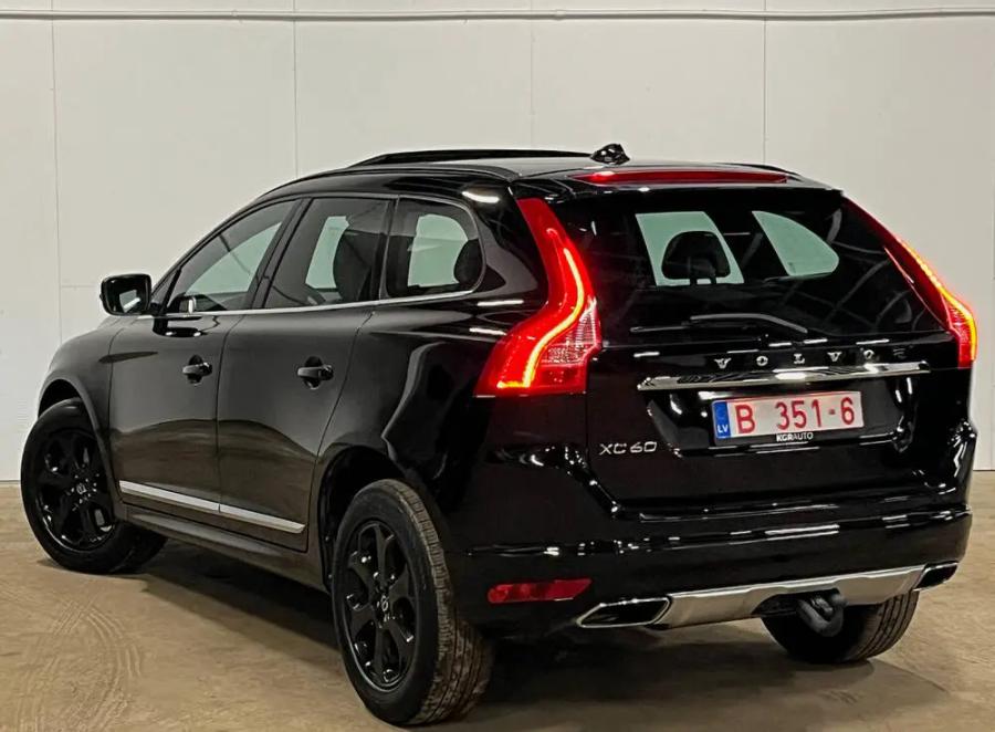 Black Volvo XC60 2014 in Jurmala, with an engine capacity of 2.40 L and mileage of 295 thousand km for 13995 €, photo 12 on AUTOMOTO.COM.LV