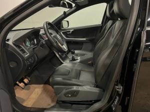 Black Volvo XC60 2014 in Jurmala, with an engine capacity of 2.40 L and mileage of 295 thousand km for 13995 €, photo 16 on AUTOMOTO.COM.LV