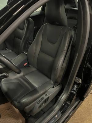 Black Volvo XC60 2014 in Jurmala, with an engine capacity of 2.40 L and mileage of 295 thousand km for 13995 €, photo 17 on AUTOMOTO.COM.LV