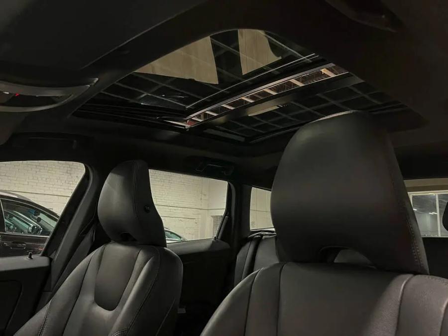 Black Volvo XC60 2014 in Jurmala, with an engine capacity of 2.40 L and mileage of 295 thousand km for 13995 €, photo 18 on AUTOMOTO.COM.LV