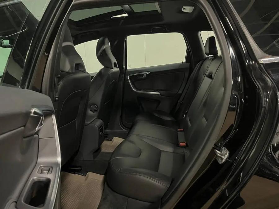 Black Volvo XC60 2014 in Jurmala, with an engine capacity of 2.40 L and mileage of 295 thousand km for 13995 €, photo 22 on AUTOMOTO.COM.LV