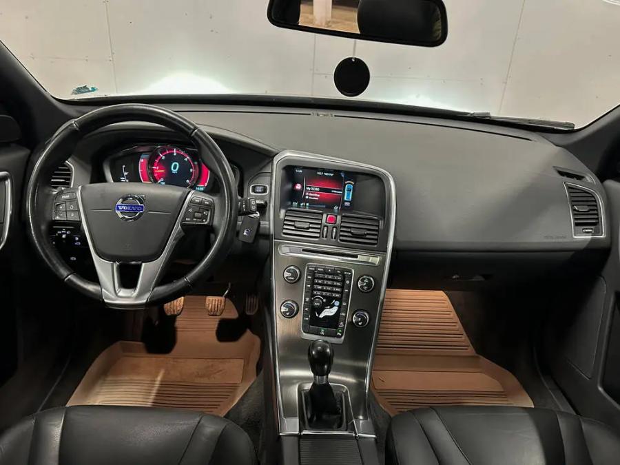 Black Volvo XC60 2014 in Jurmala, with an engine capacity of 2.40 L and mileage of 295 thousand km for 13995 €, photo 24 on AUTOMOTO.COM.LV