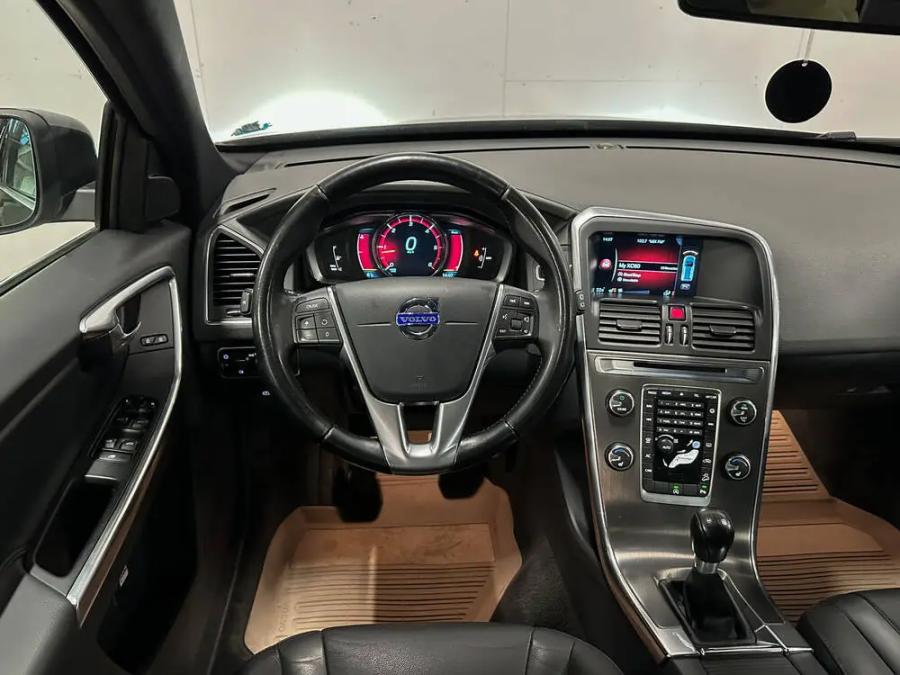 Black Volvo XC60 2014 in Jurmala, with an engine capacity of 2.40 L and mileage of 295 thousand km for 13995 €, photo 25 on AUTOMOTO.COM.LV