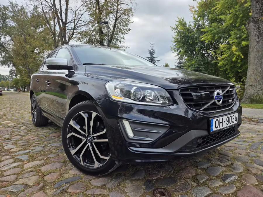Black Volvo XC60 2014 in Jelgava, with an engine capacity of 2.40 L and mileage of 238 thousand km for 16800 €, photo 4 on AUTOMOTO.COM.LV