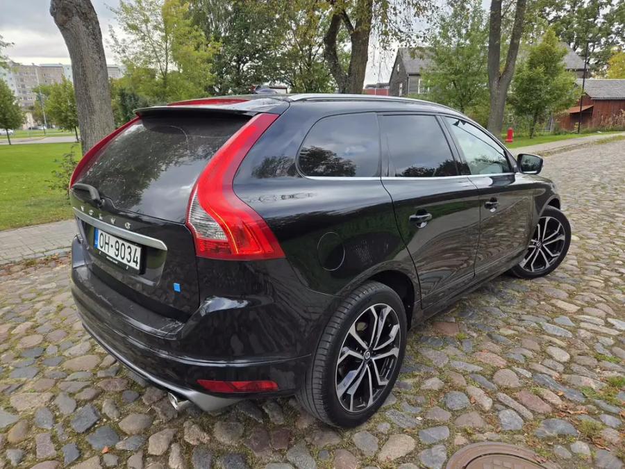 Black Volvo XC60 2014 in Jelgava, with an engine capacity of 2.40 L and mileage of 238 thousand km for 16800 €, photo 5 on AUTOMOTO.COM.LV
