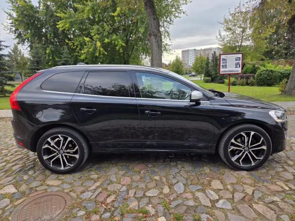 Black Volvo XC60 2014 in Jelgava, with an engine capacity of 2.40 L and mileage of 238 thousand km for 16800 €, photo 5 on AUTOMOTO.COM.LV