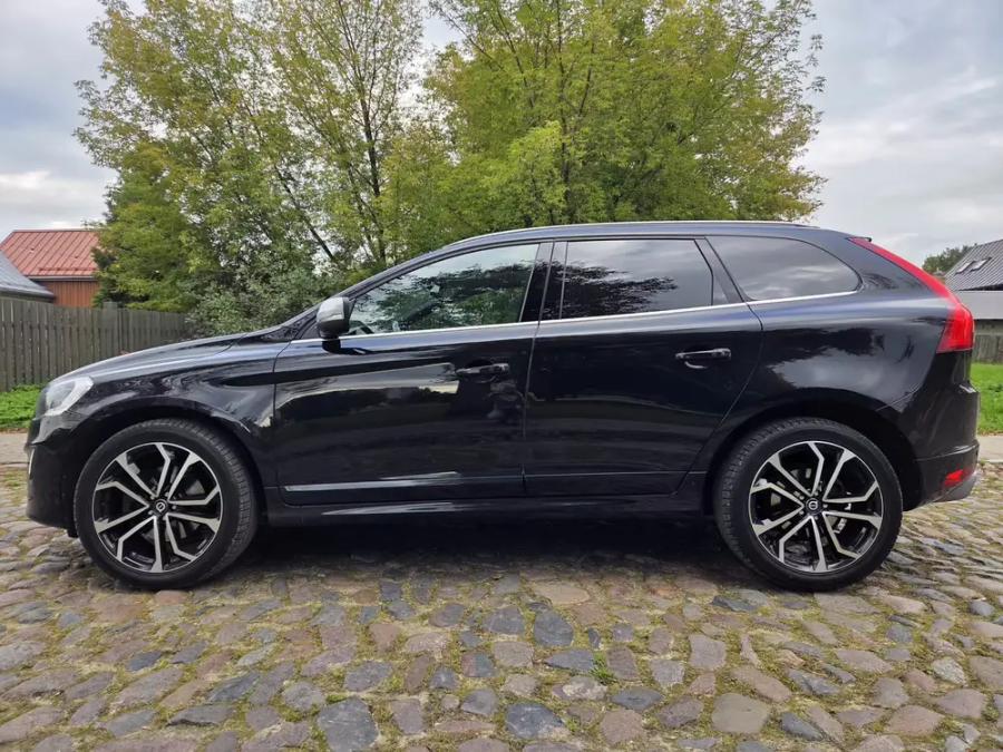 Black Volvo XC60 2014 in Jelgava, with an engine capacity of 2.40 L and mileage of 238 thousand km for 16800 €, photo 8 on AUTOMOTO.COM.LV