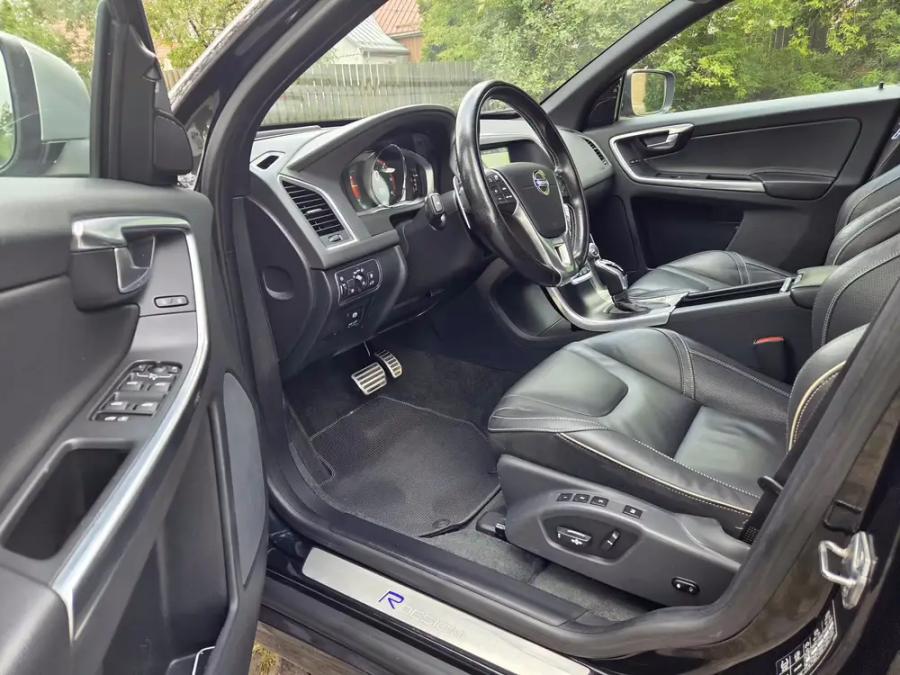 Black Volvo XC60 2014 in Jelgava, with an engine capacity of 2.40 L and mileage of 238 thousand km for 16800 €, photo 9 on AUTOMOTO.COM.LV
