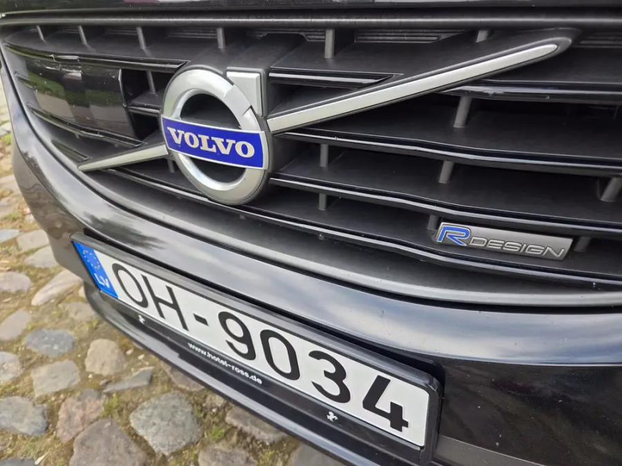 Black Volvo XC60 2014 in Jelgava, with an engine capacity of 2.40 L and mileage of 238 thousand km for 16800 €, photo 12 on AUTOMOTO.COM.LV