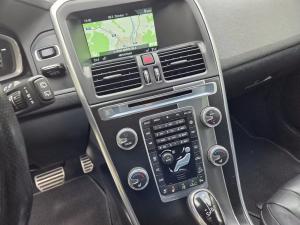 Black Volvo XC60 2014 in Jelgava, with an engine capacity of 2.40 L and mileage of 238 thousand km for 16800 €, photo 13 on AUTOMOTO.COM.LV