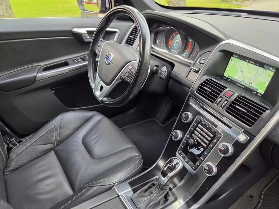 Black Volvo XC60 2014 in Jelgava, with an engine capacity of 2.40 L and mileage of 238 thousand km for 16800 €, photo 14 on AUTOMOTO.COM.LV