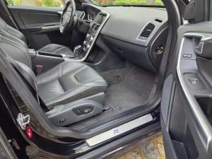 Black Volvo XC60 2014 in Jelgava, with an engine capacity of 2.40 L and mileage of 238 thousand km for 16800 €, photo 18 on AUTOMOTO.COM.LV