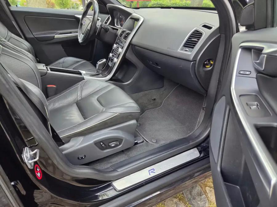 Black Volvo XC60 2014 in Jelgava, with an engine capacity of 2.40 L and mileage of 238 thousand km for 16800 €, photo 18 on AUTOMOTO.COM.LV