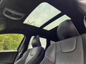 Black Volvo XC60 2014 in Jelgava, with an engine capacity of 2.40 L and mileage of 238 thousand km for 16800 €, photo 21 on AUTOMOTO.COM.LV