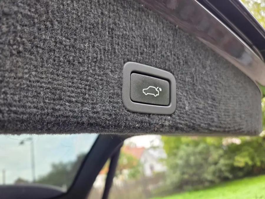 Black Volvo XC60 2014 in Jelgava, with an engine capacity of 2.40 L and mileage of 238 thousand km for 16800 €, photo 27 on AUTOMOTO.COM.LV