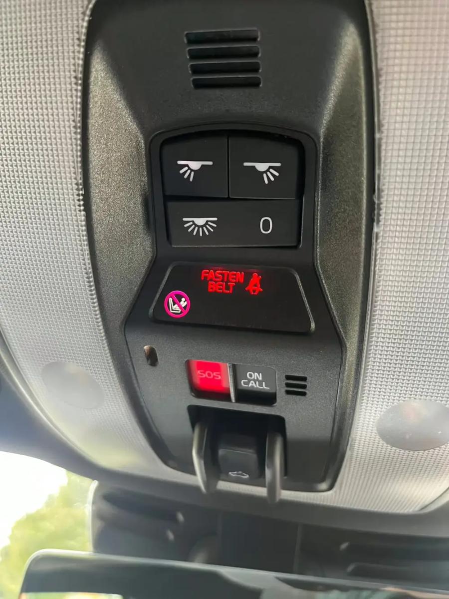 Black Volvo XC60 2014 in Jelgava, with an engine capacity of 2.40 L and mileage of 238 thousand km for 16800 €, photo 28 on AUTOMOTO.COM.LV