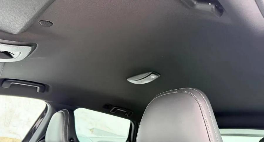 Black Volvo XC60 2014 in Riga, with an engine capacity of 2.00 L and mileage of 268 thousand km for 11995 €, photo 6 on AUTOMOTO.COM.LV