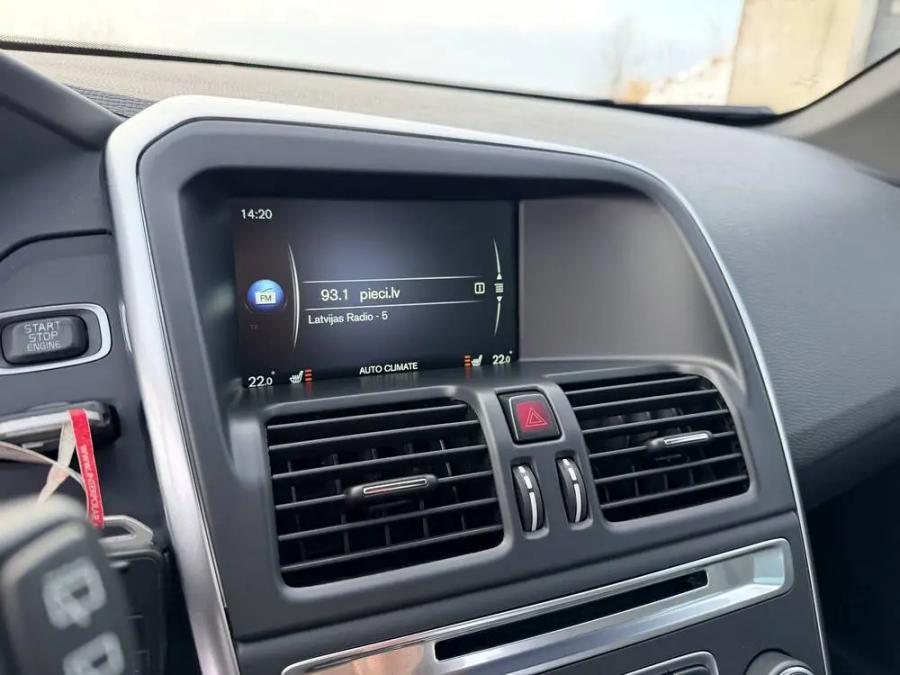 Black Volvo XC60 2014 in Riga, with an engine capacity of 2.00 L and mileage of 268 thousand km for 11995 €, photo 16 on AUTOMOTO.COM.LV