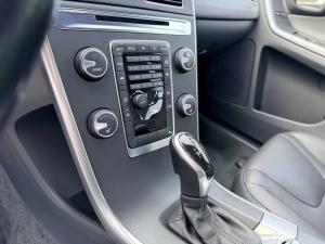 Black Volvo XC60 2014 in Riga, with an engine capacity of 2.00 L and mileage of 268 thousand km for 11995 €, photo 18 on AUTOMOTO.COM.LV