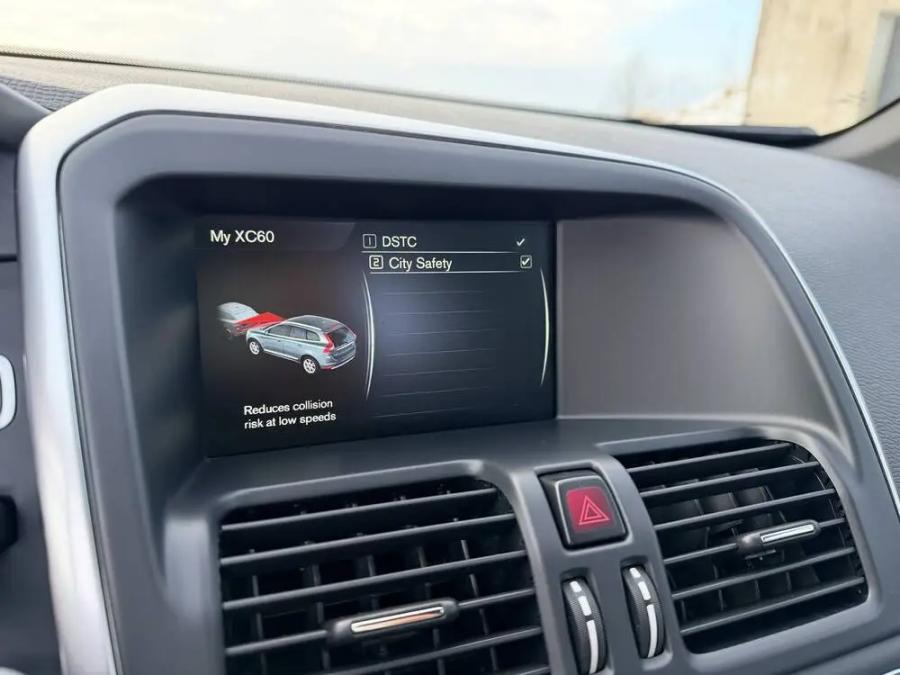 Black Volvo XC60 2014 in Riga, with an engine capacity of 2.00 L and mileage of 268 thousand km for 11995 €, photo 20 on AUTOMOTO.COM.LV