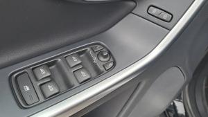 Melns Volvo XC60 2014 Rīga, ar dzinēja tilpumu 2.00 L un nobraukumu 213 tūkst. km par 12990 €, foto 9 vietnē AUTOMOTO.COM.LV