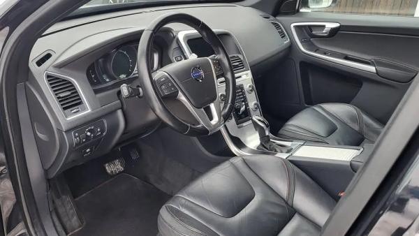 Melns Volvo XC60 2014 Rīga, ar dzinēja tilpumu 2.00 L un nobraukumu 213 tūkst. km par 12990 €, foto 9 vietnē AUTOMOTO.COM.LV