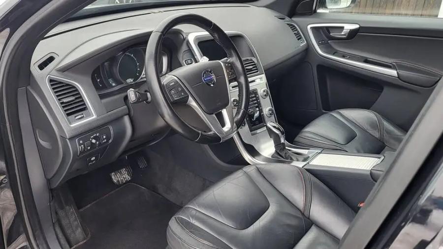 Melns Volvo XC60 2014 Rīga, ar dzinēja tilpumu 2.00 L un nobraukumu 213 tūkst. km par 12990 €, foto 10 vietnē AUTOMOTO.COM.LV