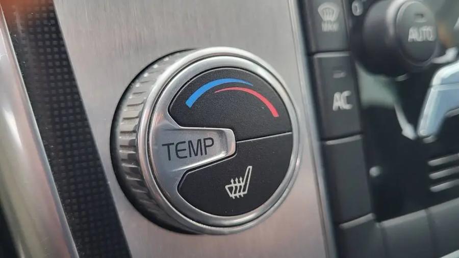 Melns Volvo XC60 2014 Rīga, ar dzinēja tilpumu 2.00 L un nobraukumu 213 tūkst. km par 12990 €, foto 15 vietnē AUTOMOTO.COM.LV