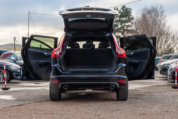 Melns Volvo XC60 2014 Rīga, ar dzinēja tilpumu 2.00 L un nobraukumu 289 tūkst. km par 11995 €, foto 5 vietnē AUTOMOTO.COM.LV