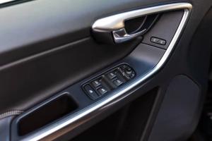 Melns Volvo XC60 2014 Rīga, ar dzinēja tilpumu 2.00 L un nobraukumu 289 tūkst. km par 11995 €, foto 16 vietnē AUTOMOTO.COM.LV