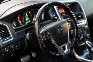 Melns Volvo XC60 2014 Rīga, ar dzinēja tilpumu 2.00 L un nobraukumu 289 tūkst. km par 11995 €, foto 18 vietnē AUTOMOTO.COM.LV