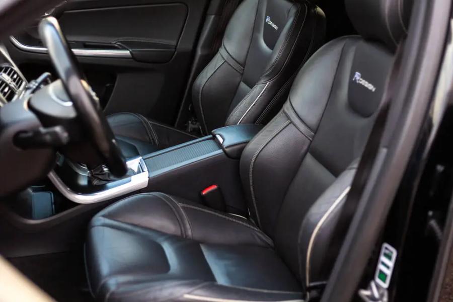Melns Volvo XC60 2014 Rīga, ar dzinēja tilpumu 2.00 L un nobraukumu 289 tūkst. km par 11995 €, foto 20 vietnē AUTOMOTO.COM.LV
