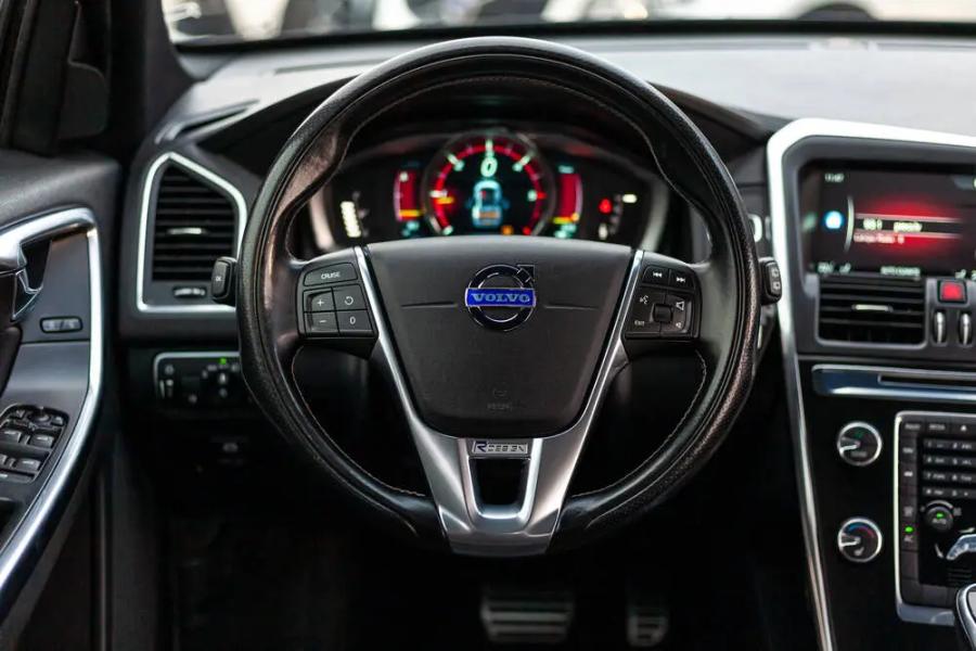 Melns Volvo XC60 2014 Rīga, ar dzinēja tilpumu 2.00 L un nobraukumu 289 tūkst. km par 11995 €, foto 26 vietnē AUTOMOTO.COM.LV