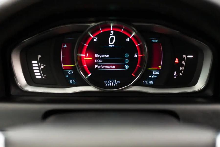 Melns Volvo XC60 2014 Rīga, ar dzinēja tilpumu 2.00 L un nobraukumu 289 tūkst. km par 11995 €, foto 30 vietnē AUTOMOTO.COM.LV