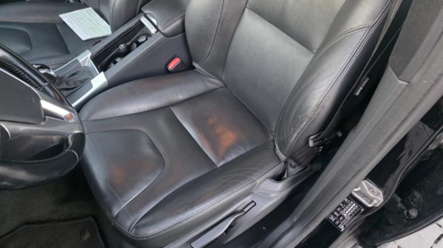 Black Volvo XC60 2014 in Riga, with an engine capacity of 2.00 L and mileage of 260 thousand km for 11995 €, photo 5 on AUTOMOTO.COM.LV