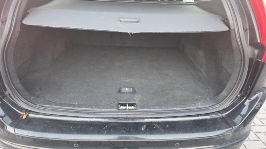 Black Volvo XC60 2014 in Riga, with an engine capacity of 2.00 L and mileage of 260 thousand km for 11995 €, photo 6 on AUTOMOTO.COM.LV