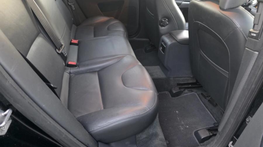 Black Volvo XC60 2014 in Riga, with an engine capacity of 2.00 L and mileage of 260 thousand km for 11995 €, photo 7 on AUTOMOTO.COM.LV