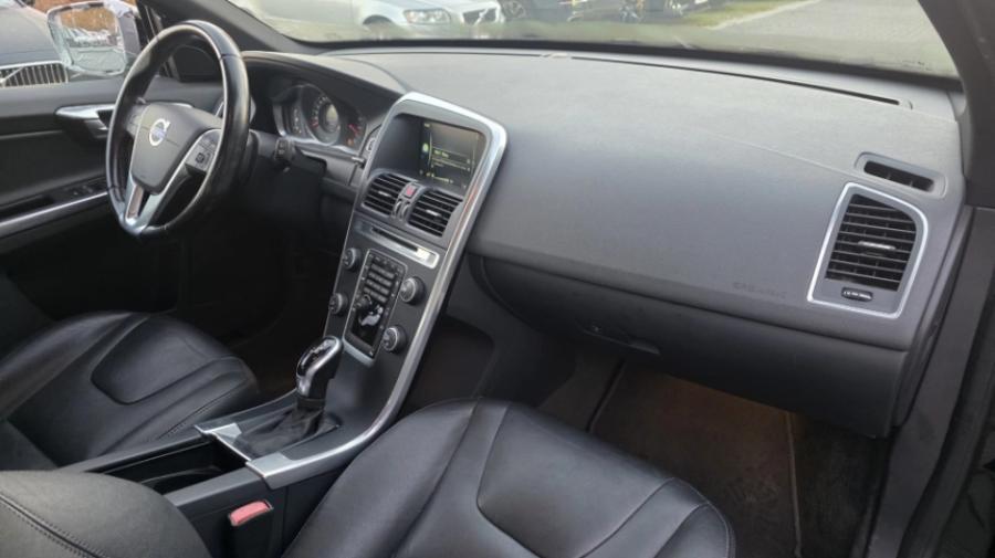 Black Volvo XC60 2014 in Riga, with an engine capacity of 2.00 L and mileage of 260 thousand km for 11995 €, photo 8 on AUTOMOTO.COM.LV
