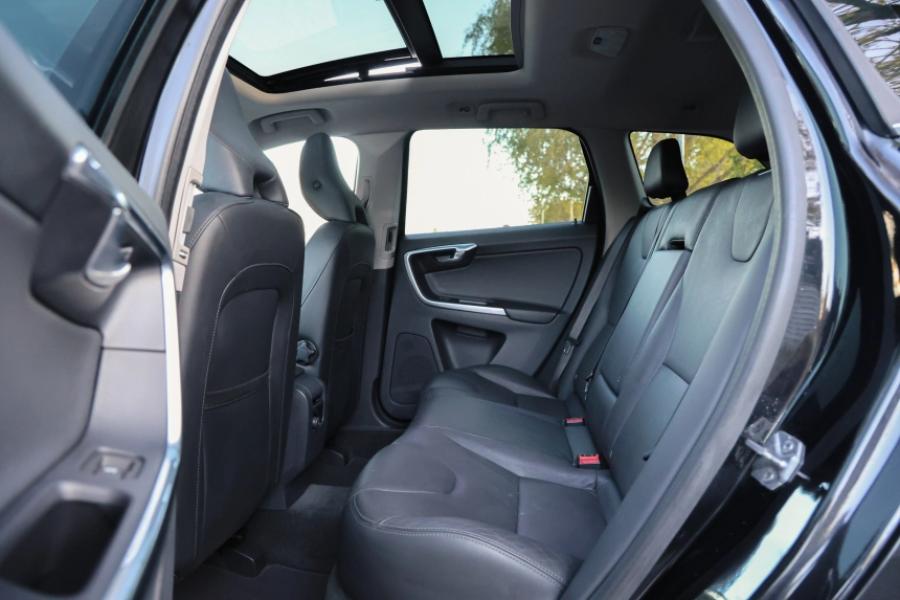 Melns Volvo XC60 2014 Rīga, ar dzinēja tilpumu 2.40 L un nobraukumu 0 tūkst. km par 14350 €, foto 13 vietnē AUTOMOTO.COM.LV