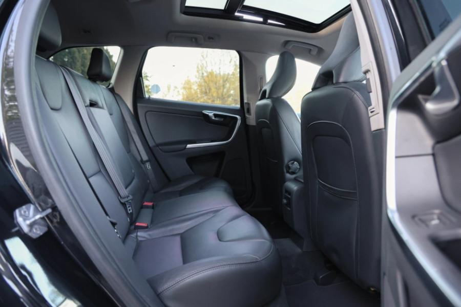 Melns Volvo XC60 2014 Rīga, ar dzinēja tilpumu 2.40 L un nobraukumu 0 tūkst. km par 14350 €, foto 14 vietnē AUTOMOTO.COM.LV