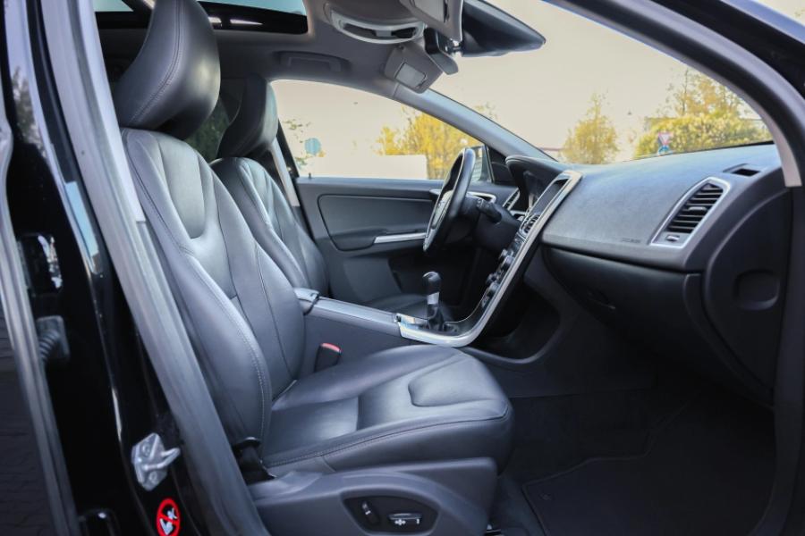 Melns Volvo XC60 2014 Rīga, ar dzinēja tilpumu 2.40 L un nobraukumu 0 tūkst. km par 14350 €, foto 15 vietnē AUTOMOTO.COM.LV
