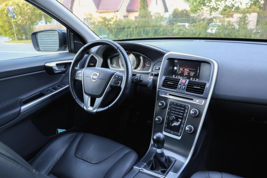 Melns Volvo XC60 2014 Rīga, ar dzinēja tilpumu 2.40 L un nobraukumu 0 tūkst. km par 14350 €, foto 16 vietnē AUTOMOTO.COM.LV