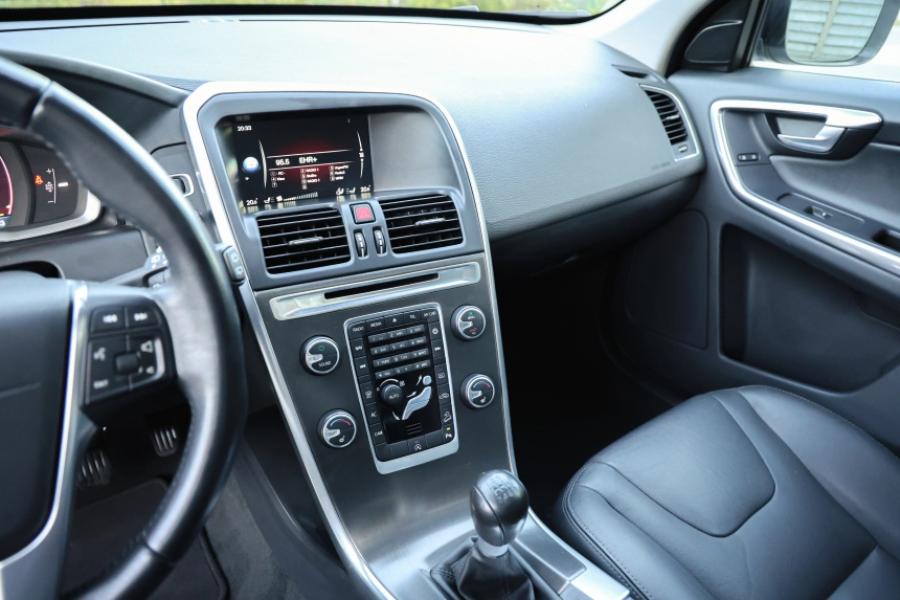 Melns Volvo XC60 2014 Rīga, ar dzinēja tilpumu 2.40 L un nobraukumu 0 tūkst. km par 14350 €, foto 23 vietnē AUTOMOTO.COM.LV