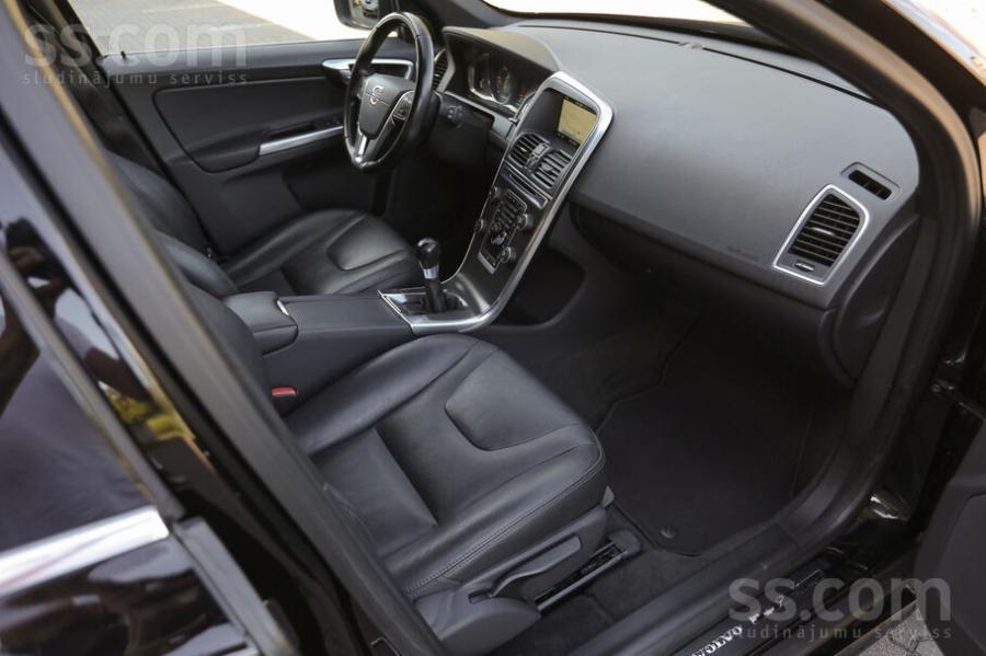 Black Volvo XC60 2014 in Riga, with an engine capacity of 2.40 L and mileage of 248 thousand km for 9990 €, photo 9 on AUTOMOTO.COM.LV