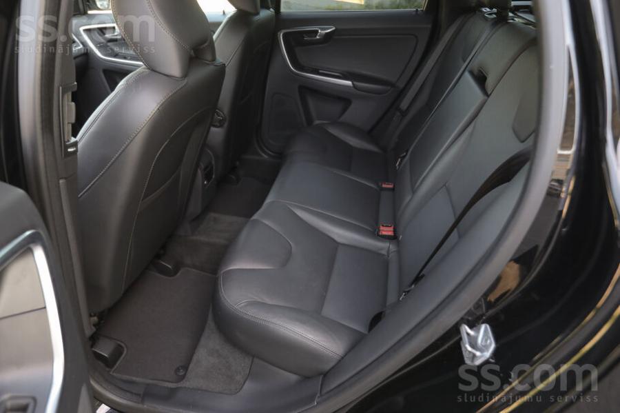 Black Volvo XC60 2014 in Riga, with an engine capacity of 2.40 L and mileage of 248 thousand km for 9990 €, photo 10 on AUTOMOTO.COM.LV