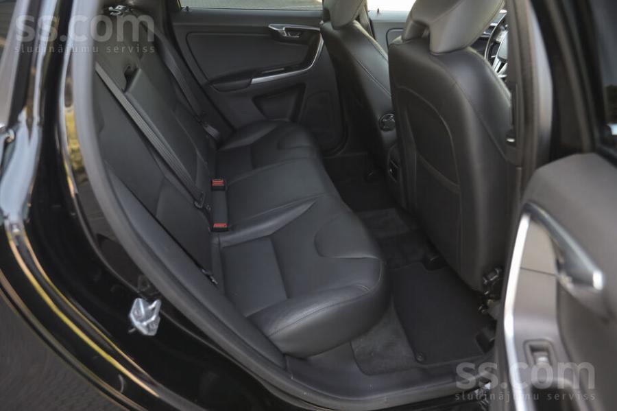 Black Volvo XC60 2014 in Riga, with an engine capacity of 2.40 L and mileage of 248 thousand km for 9990 €, photo 11 on AUTOMOTO.COM.LV