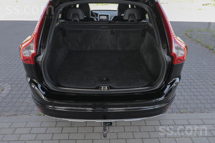 Black Volvo XC60 2014 in Riga, with an engine capacity of 2.40 L and mileage of 248 thousand km for 9990 €, photo 12 on AUTOMOTO.COM.LV