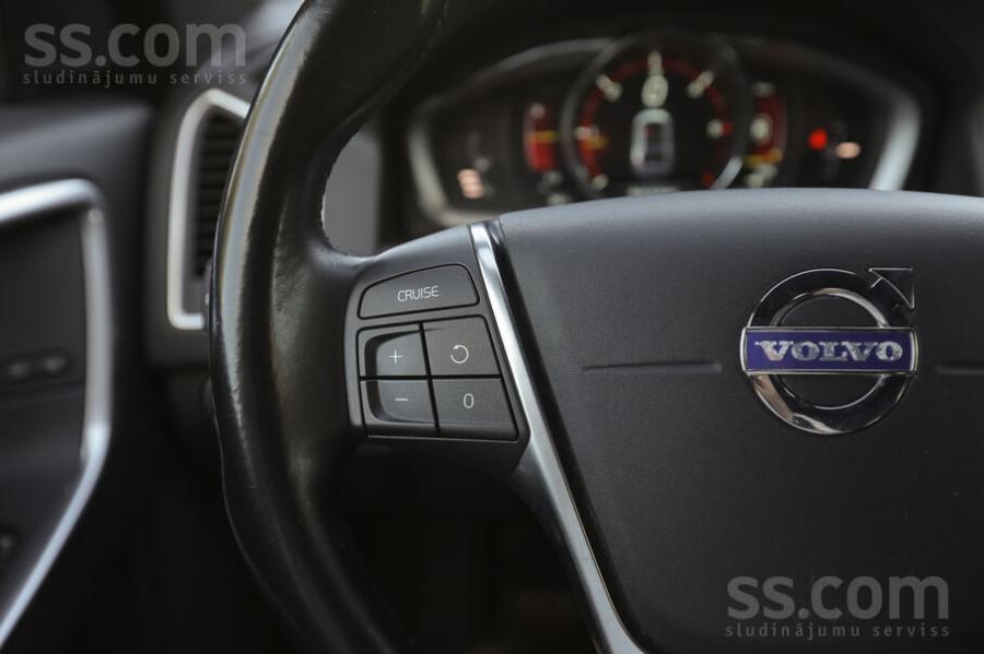 Black Volvo XC60 2014 in Riga, with an engine capacity of 2.40 L and mileage of 248 thousand km for 9990 €, photo 13 on AUTOMOTO.COM.LV