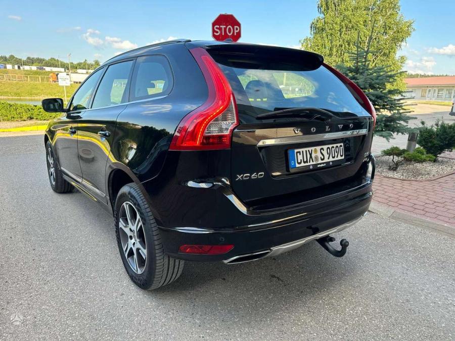 Black Volvo XC60 2014 in Vilnius, with an engine capacity of 2.40 L and mileage of 300 thousand km for 12700 €, photo 5 on AUTOMOTO.COM.LV